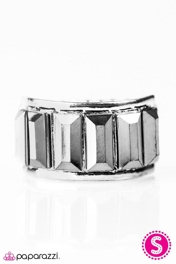 Paparazzi King's Ransom Silver Ring | CarasShop